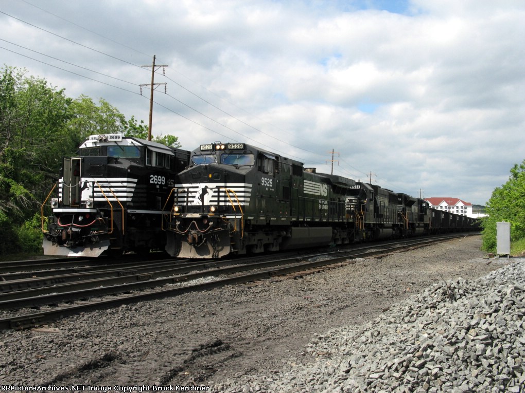 Black Diamonds pass the Clowns